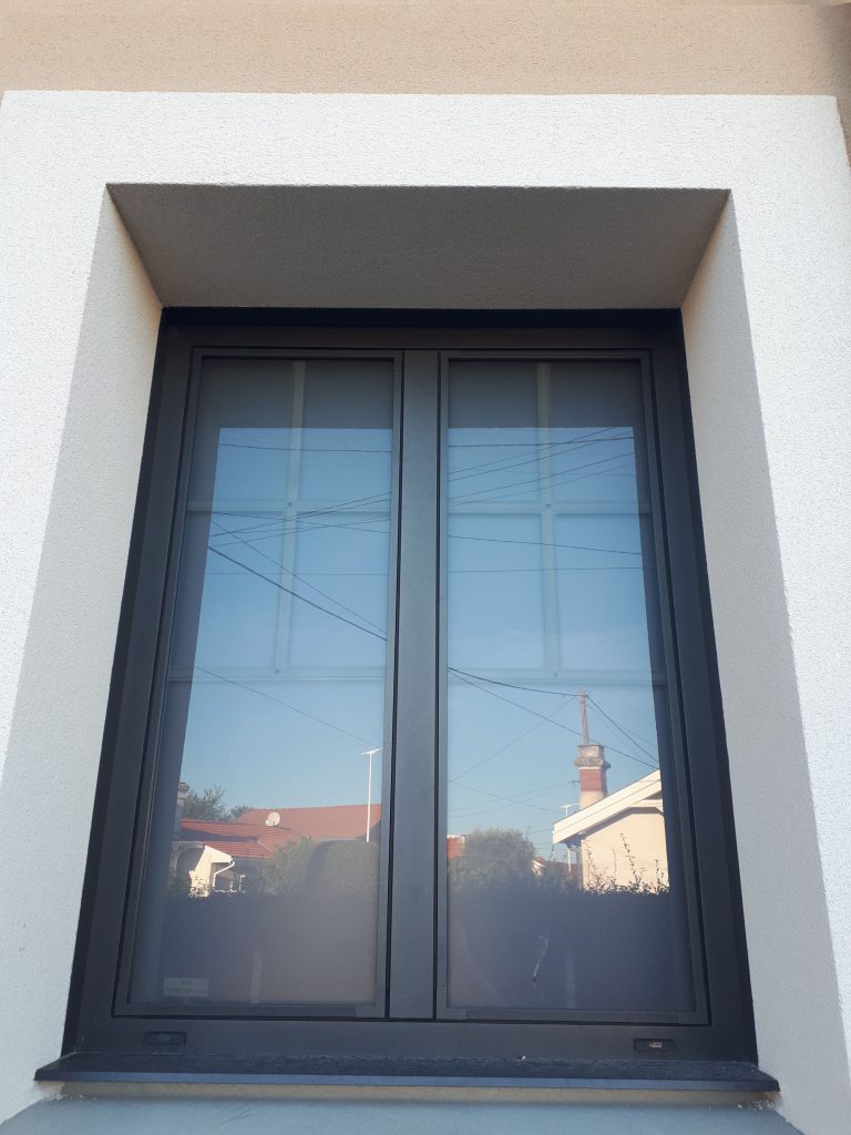 Chantier Menuiserie alu avec petit bois intrabivaire - Les Menuisiers ...